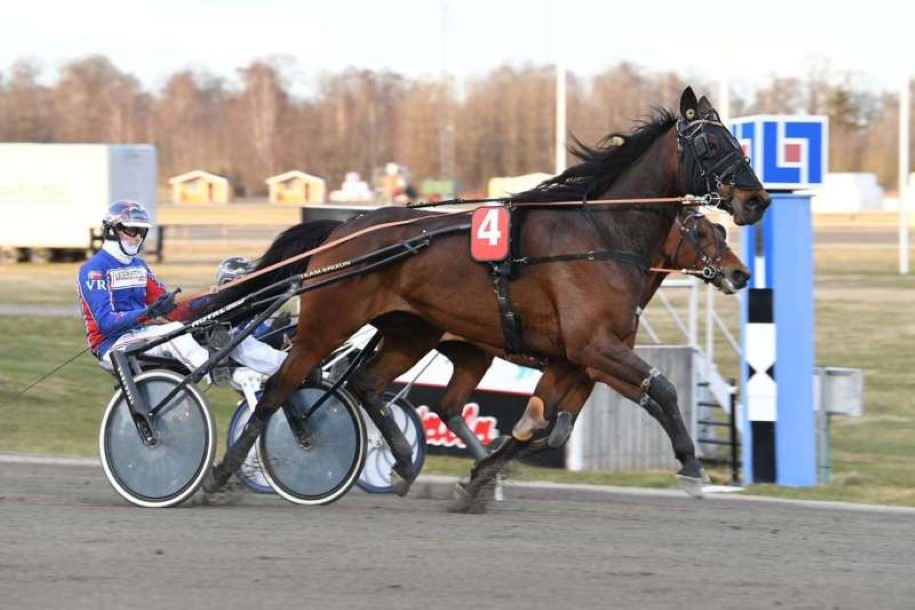 Oliver Hall vann på Axevalla